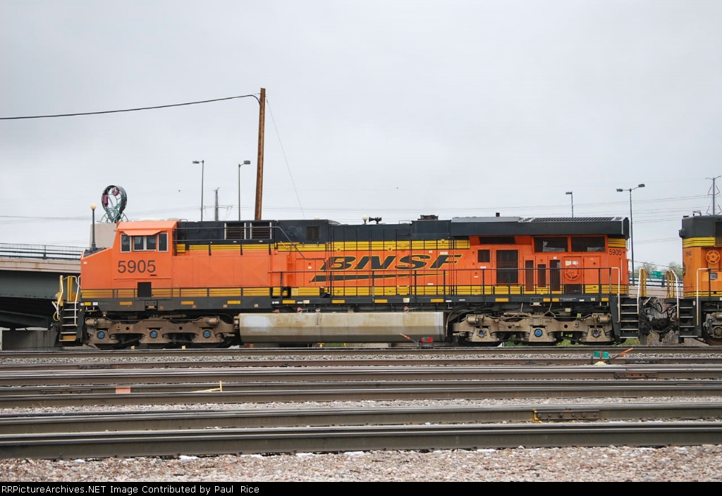 BNSF 5905